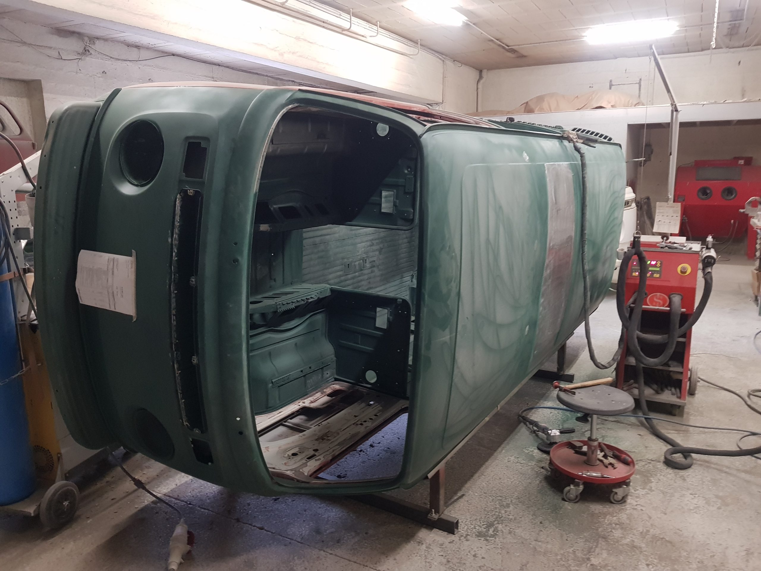 Reprise carrosserie sur ce combi bay window - Schmecko | Spécialiste VW ...