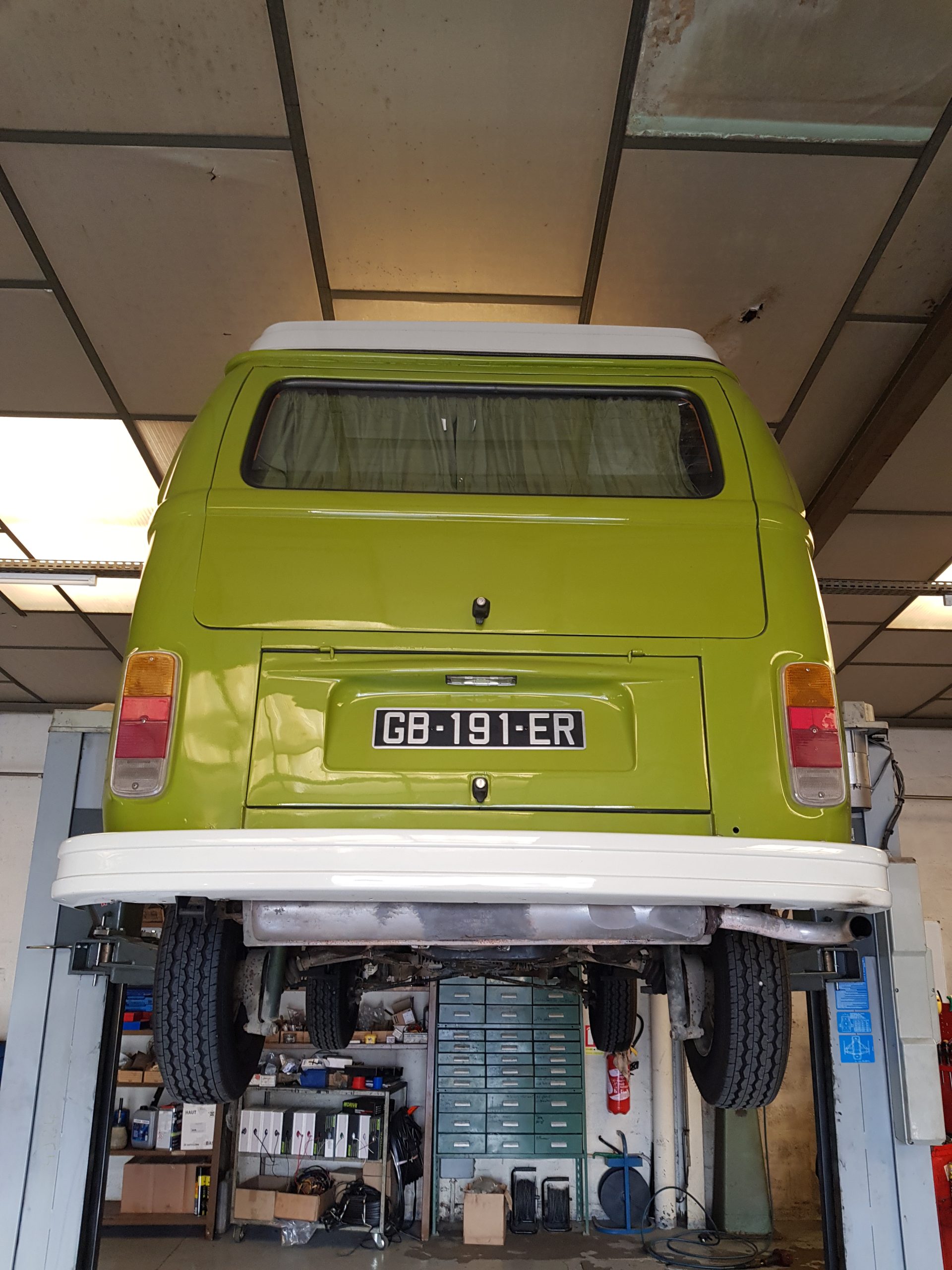 Installation du chauffage sur ce combi T2B - Schmecko | Spécialiste VW ...
